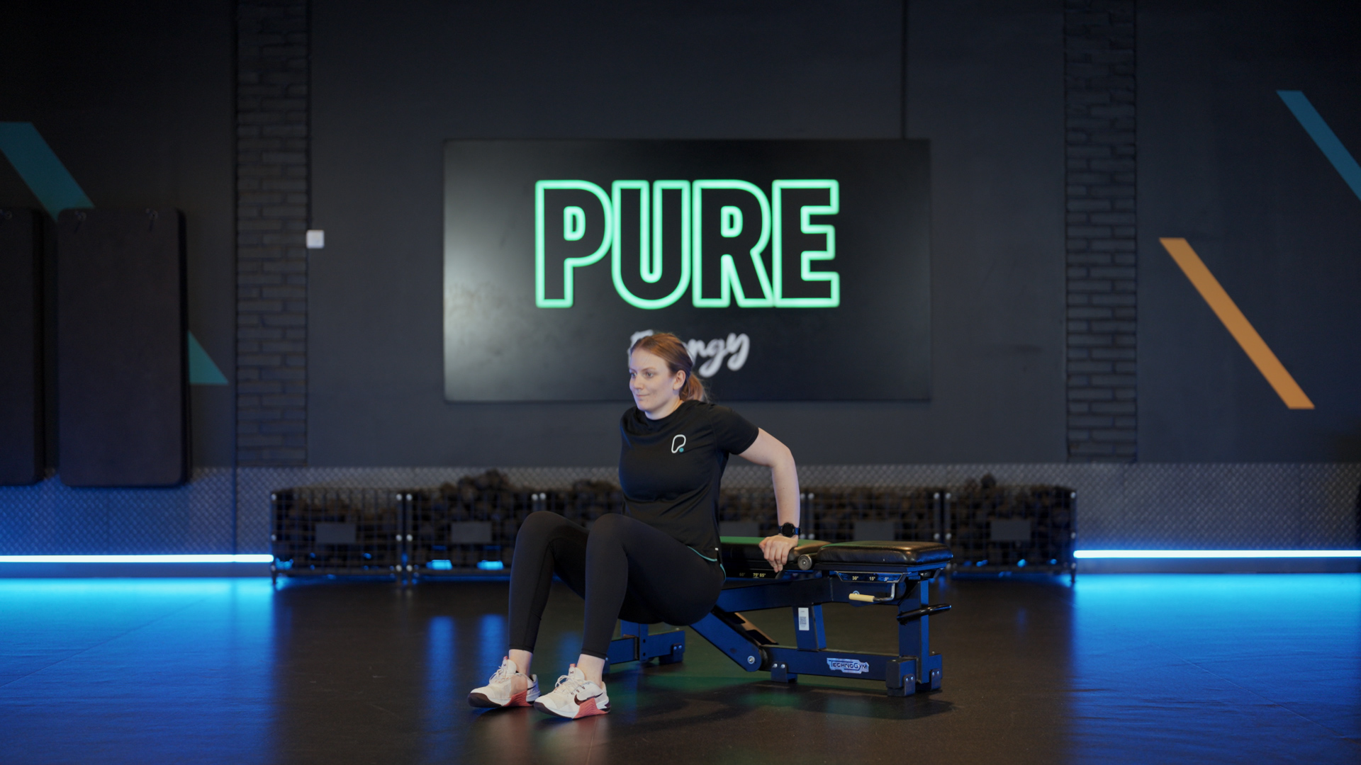 Dips - Læs om øvelsen, der kan styrke dine triceps her